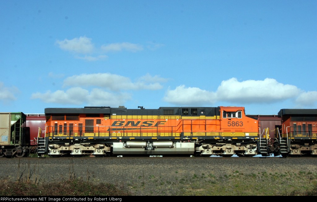 BNSF 5863